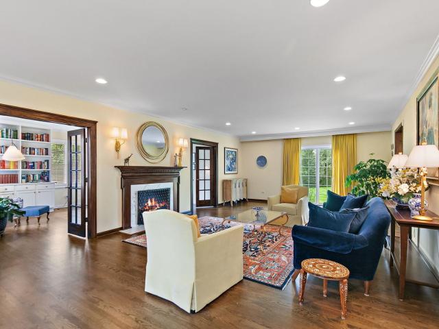 2701 Crystal Way