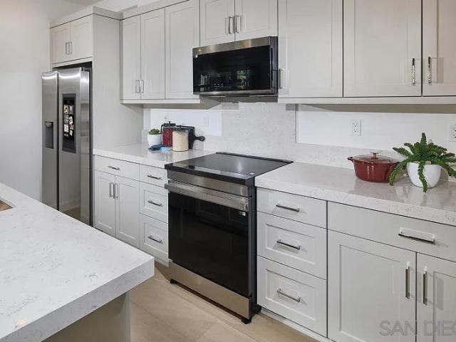 2701 Faye Dr