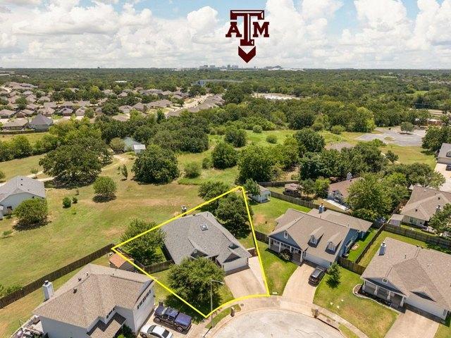 2701 Lynnwood Ct, Bryan, TX 77807