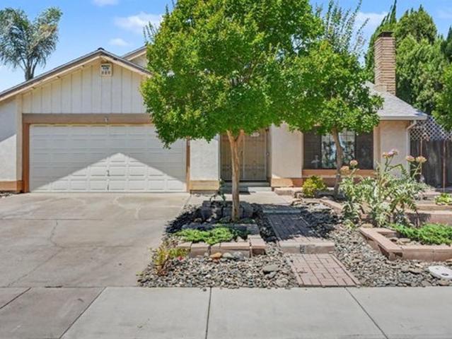 2701 Twin Oak Ln, Modesto, CA 95355