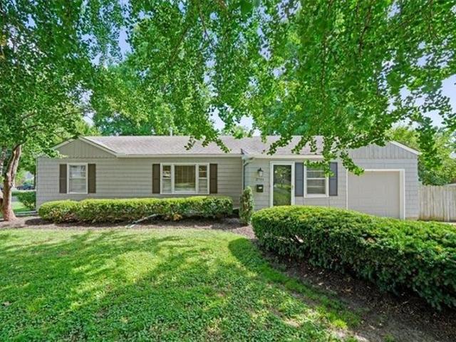 2701 W 47th Ter, Westwood, KS 66205