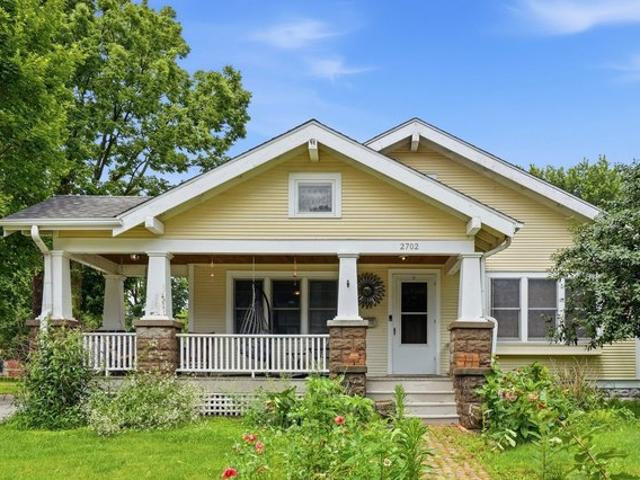 2702 Middle Rd, Davenport, IA 52803