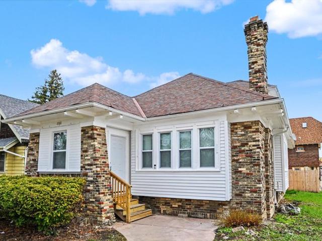 2702 N 38th St, Milwaukee, WI 53210