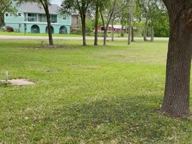 2702 Lake Rd, La Marque, TX 77568