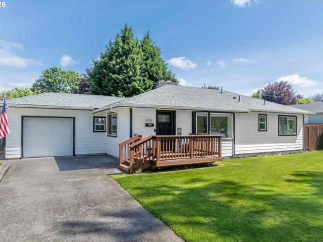 2702 Lilac St, Longview, WA 98632