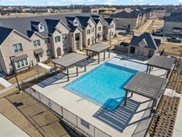 2702 Parkview