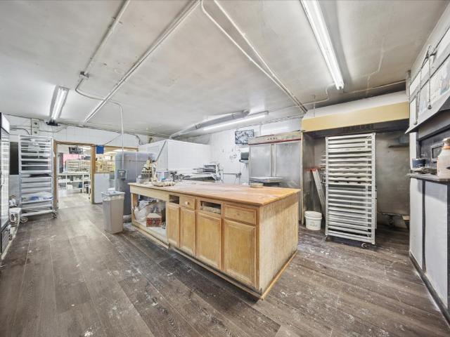 2702 W Cermak Road