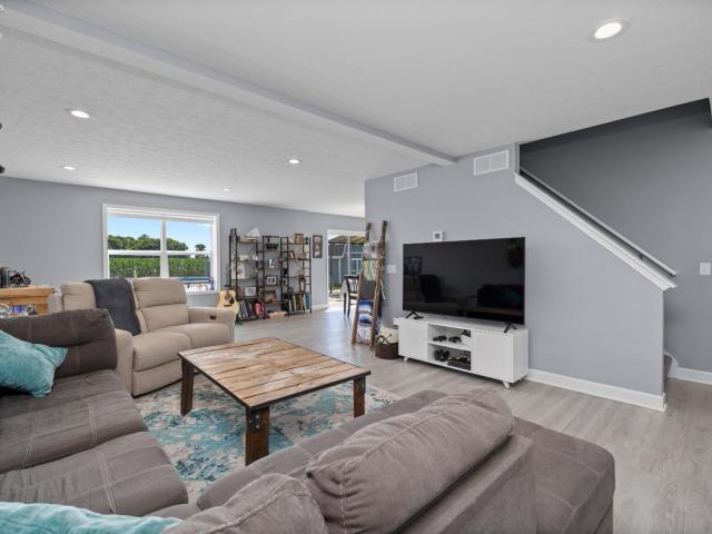 2702 W Bogart Road