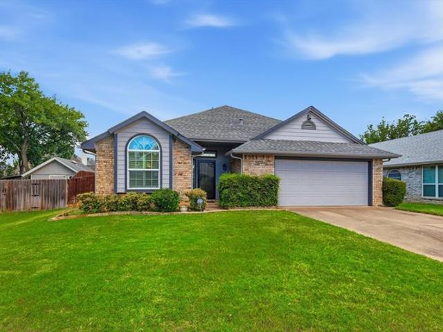 2703 Old English Ct, Euless, TX 76039