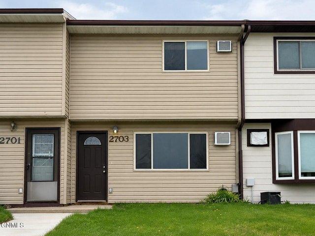 2703 Pheasant Run Pkwy, Williston, ND 58801