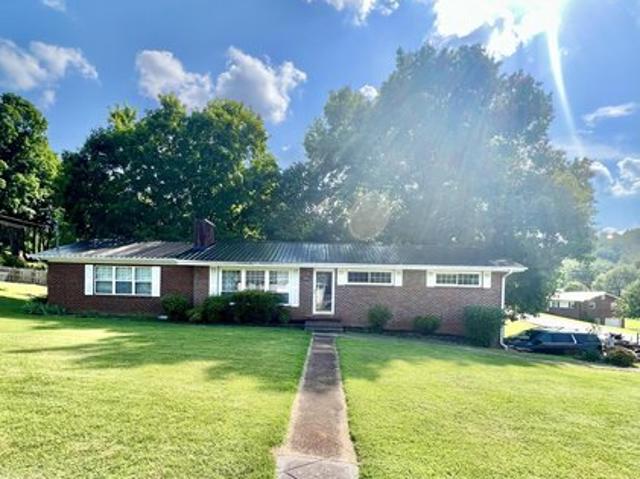 2703 Schumway Dr, Johnson City, TN 37601