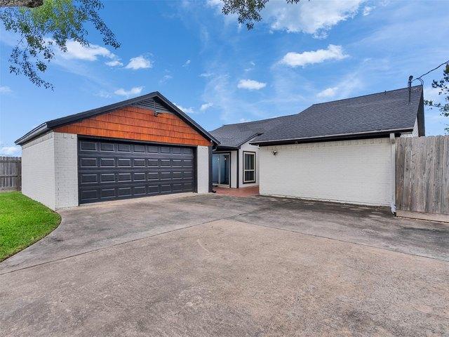 2703 Shady Ln, Webster, TX 77598
