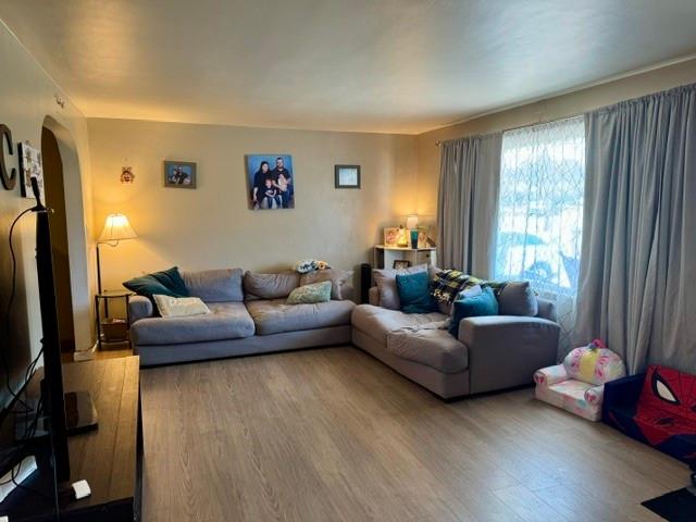 2703 W 33RD Street