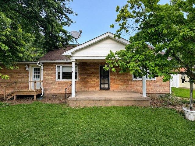 270 4th St, Moundsville, WV 26041