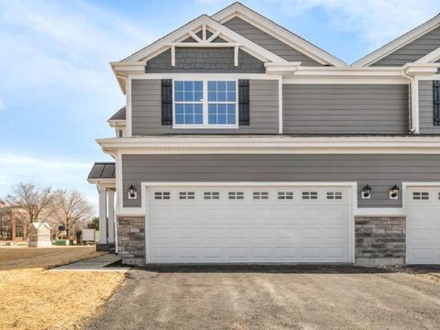 270 Charlestowne Lake Dr, Saint Charles, IL 60174