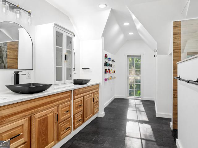 270 Baker Street