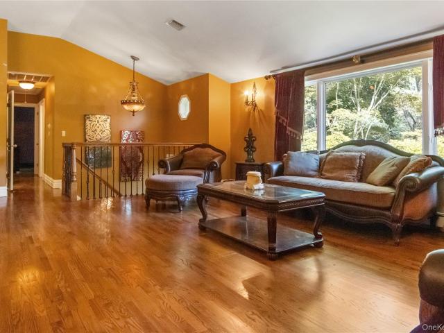 270 Bardonia Road