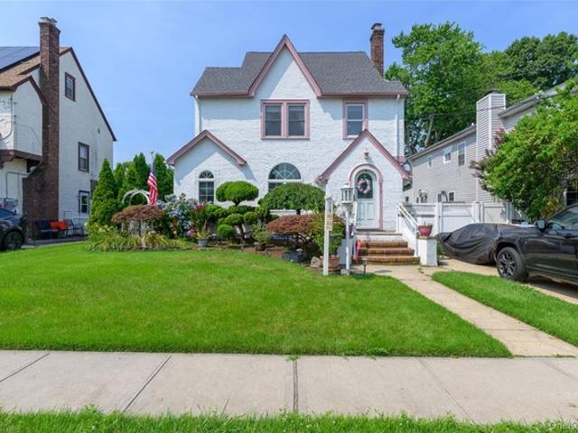 270 Bedell Ter, West Hempstead, NY 11552