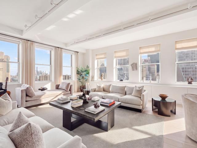 270 Broadway 21A