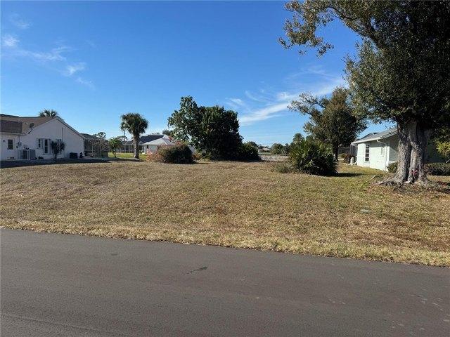 270 Broadmoor Ln, Rotonda West, FL 33947