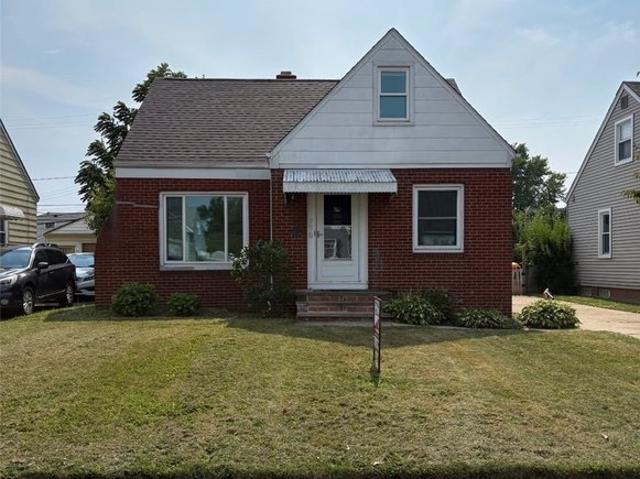 270 E 330th St, Willowick, OH 44095