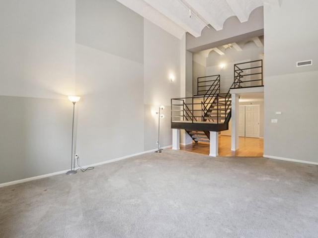 270 E Highland Ave Apt 223, Milwaukee, WI 53202