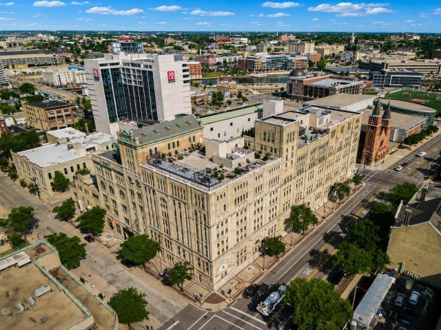 270 E Highland Ave, Unit 916