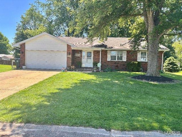 270 Eldondale Dr, Hecker, IL 62248