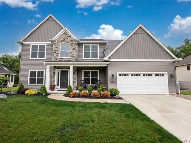 270 Forest Creek Ln, Grand Island, NY 14072