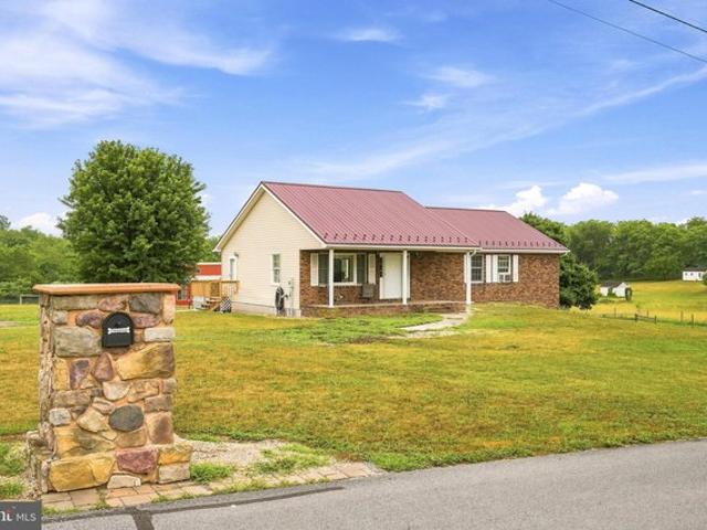 270 Falcon Dr, Falling Waters, WV 25419