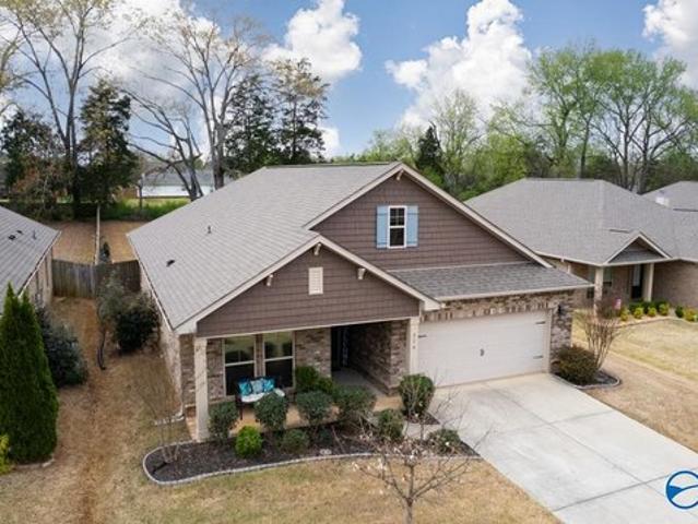 270 Falcon Ridge Dr, New Market, AL 35761
