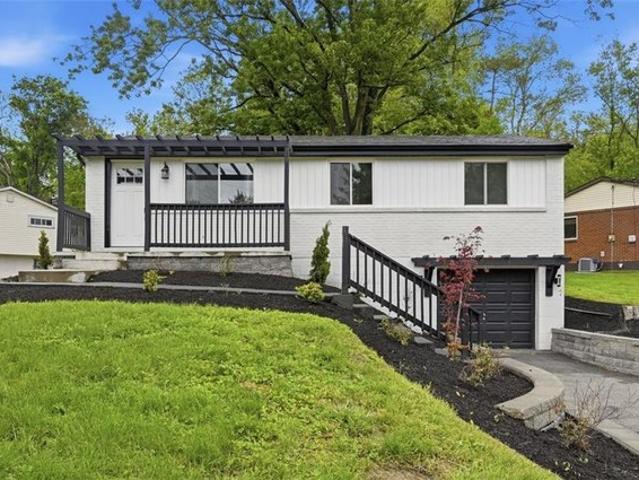 270 Fiesta Dr, Pittsburgh, PA 15239