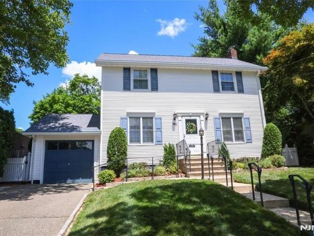 270 Kensington Rd, River Edge, NJ 07661