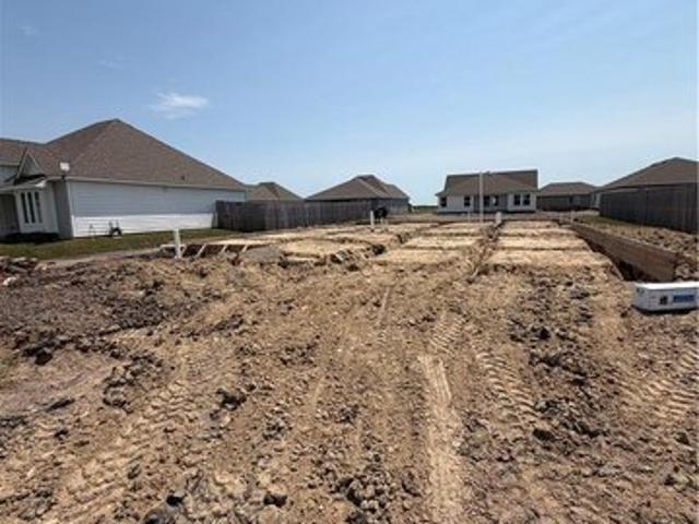 270 Harvest Lake Dr, Snook, TX 77877