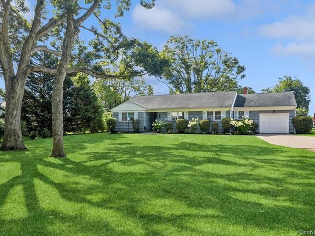 270 Opechee Ave, Southold, NY 11971