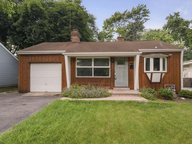 270 Lagoon Dr, Northfield, IL 60093