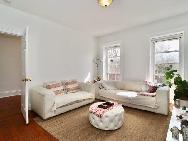 270 Montgomery St # 4