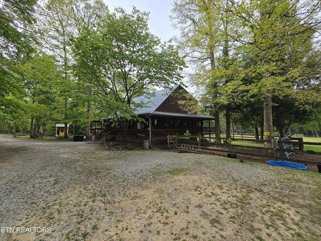 270 Maggie Valley Dr, Jamestown, TN 38556