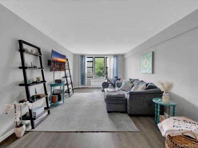 270 N Broadway 6H