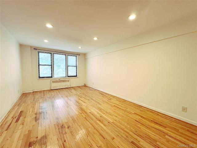 270 N Broadway 2HI