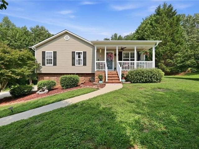 270 N Bridgewater Rd, Mount Airy, NC 27030