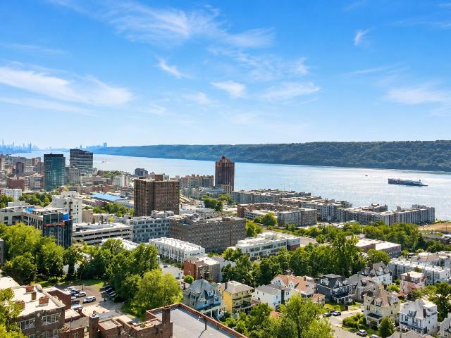 270 North Broadway 4A