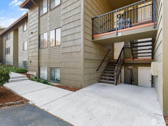270 SE Barrington Dr Apt B305, Oak Harbor, WA 98277