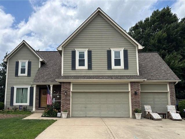 270 SE Sumpter Ct, Lee's Summit, MO 64063