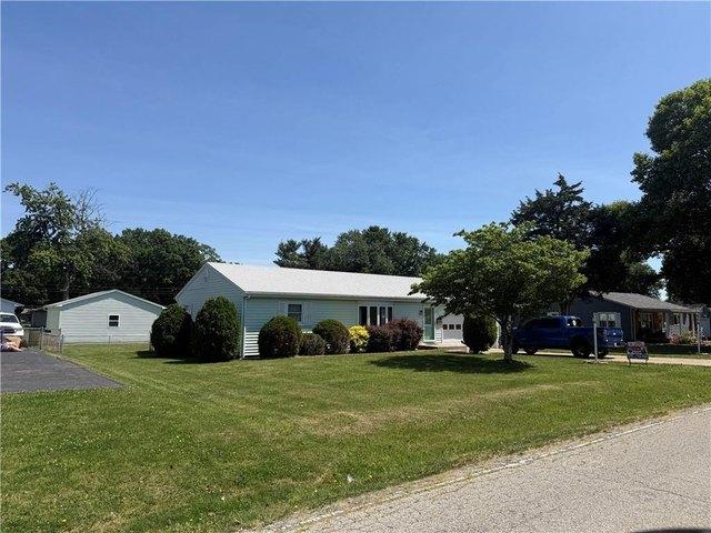 270 Shutter Dr, Decatur, IL 62526