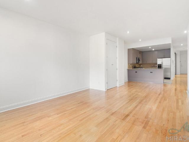 270 Park Avenue S 8C