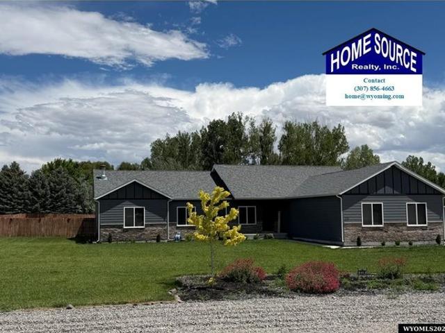 270 W Mountain View Dr, Riverton, WY 82501