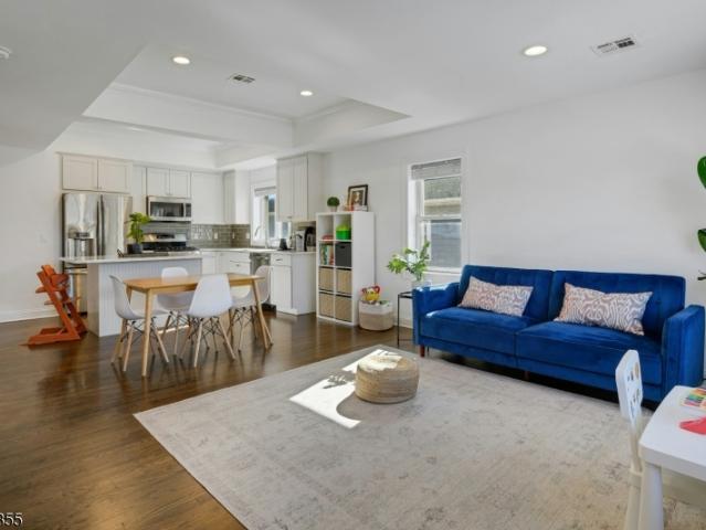 270D Main St # D