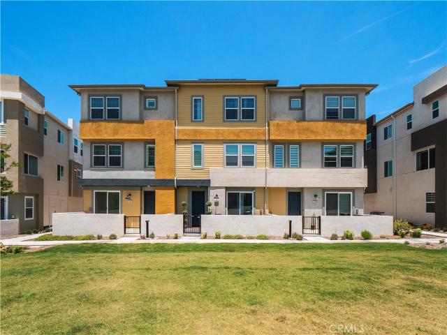 27148 Vly Oak Pl, Valencia, CA 91381 | MLS #SR26046 | Compass