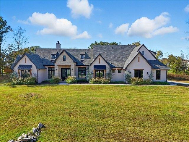 2714 Falls Bend Dr, Sapulpa, OK 74066